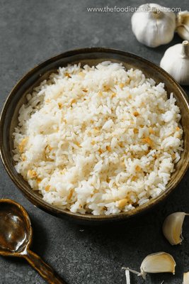 Filipino Fried Garlic Rice (Sinangag) - Dinner Bestie